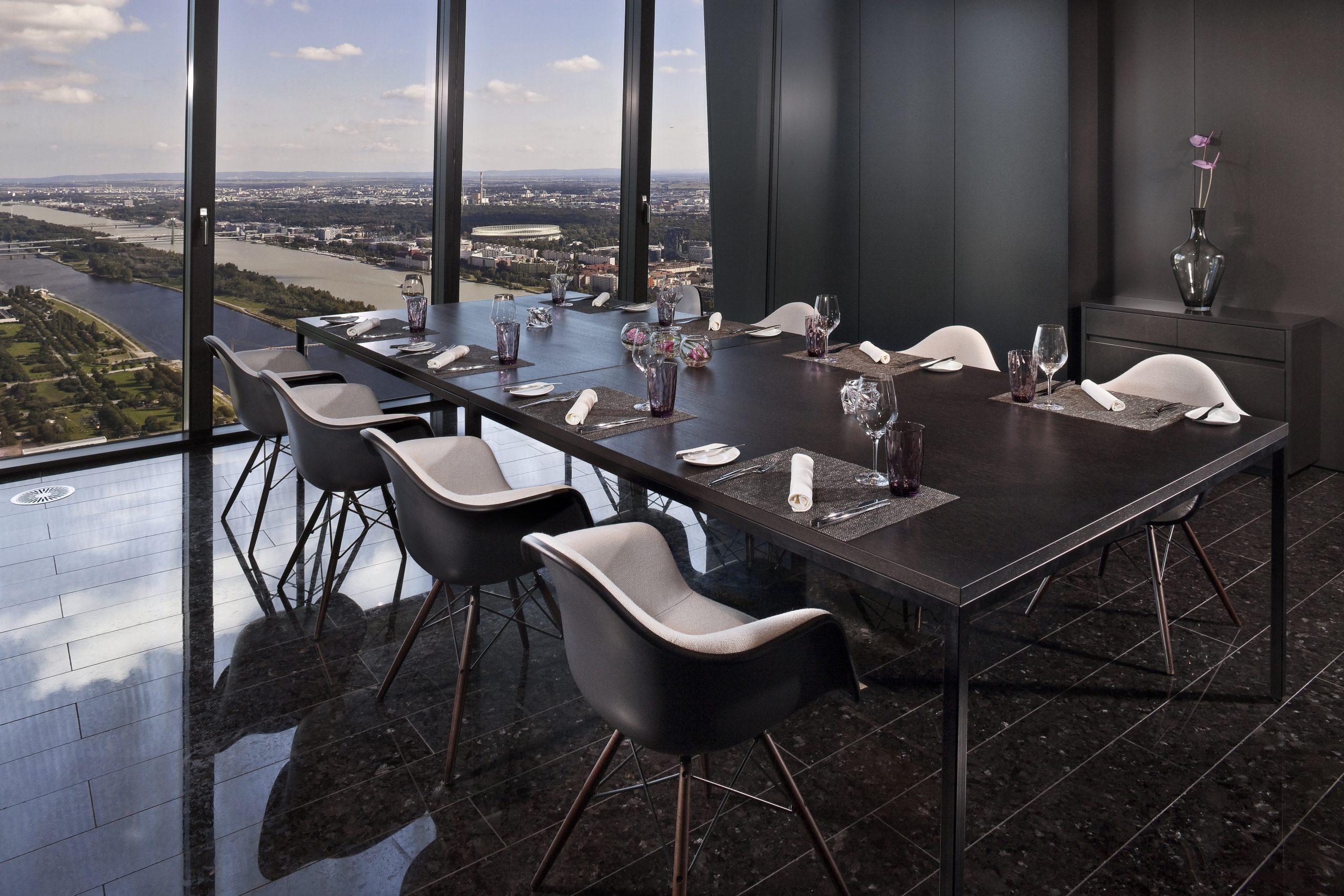 57 Restaurant & Lounge - dem Himmel so nah | Gastro.News